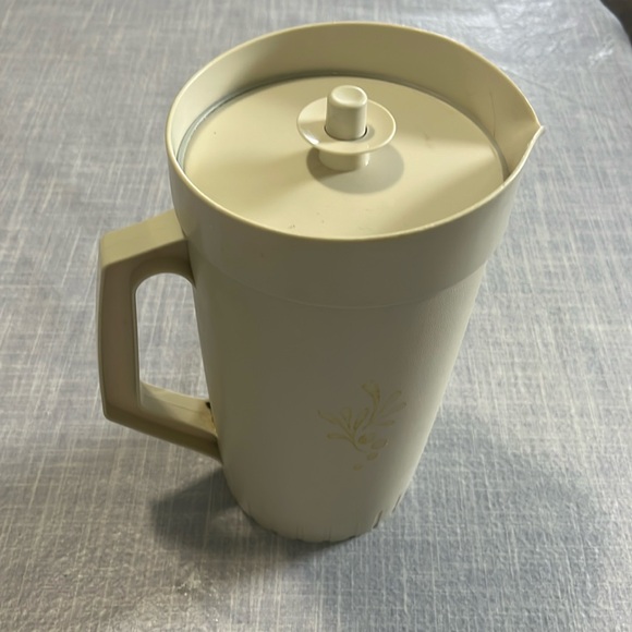 Tupperware | Kitchen | Vintage 2 Quart Tupperware Pitcher | Poshmark